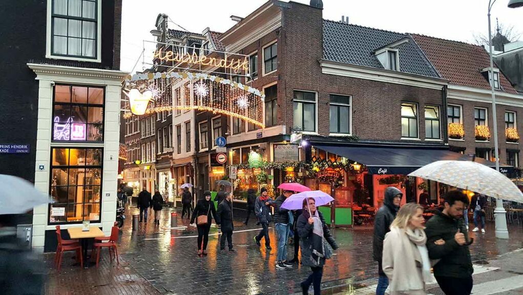 Amsterdam in the rain: 10 tips when it rains in the capital